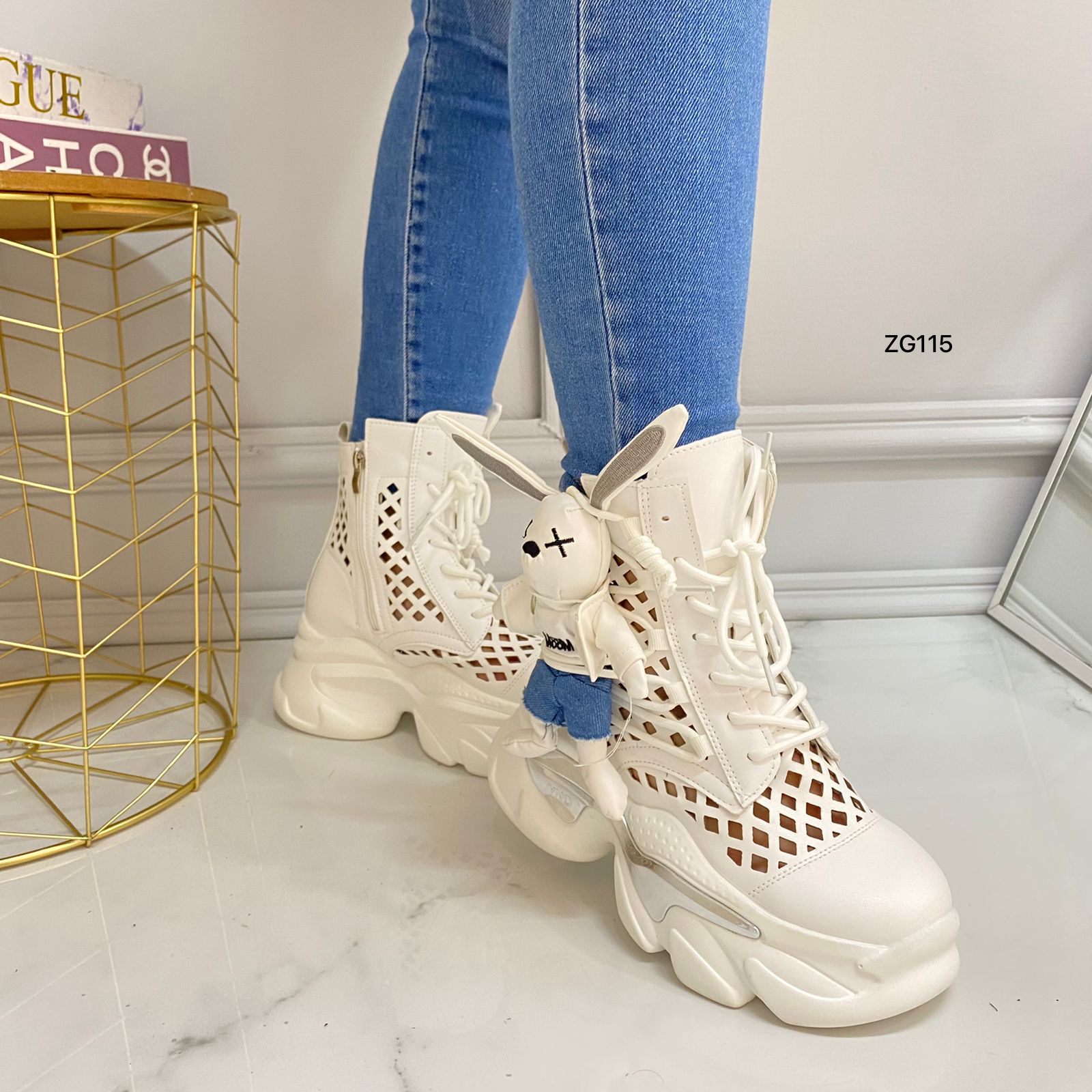 Tenis Blanco Detalle Peluche