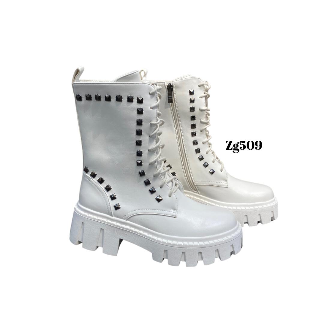 Botin blanco apliques plomo